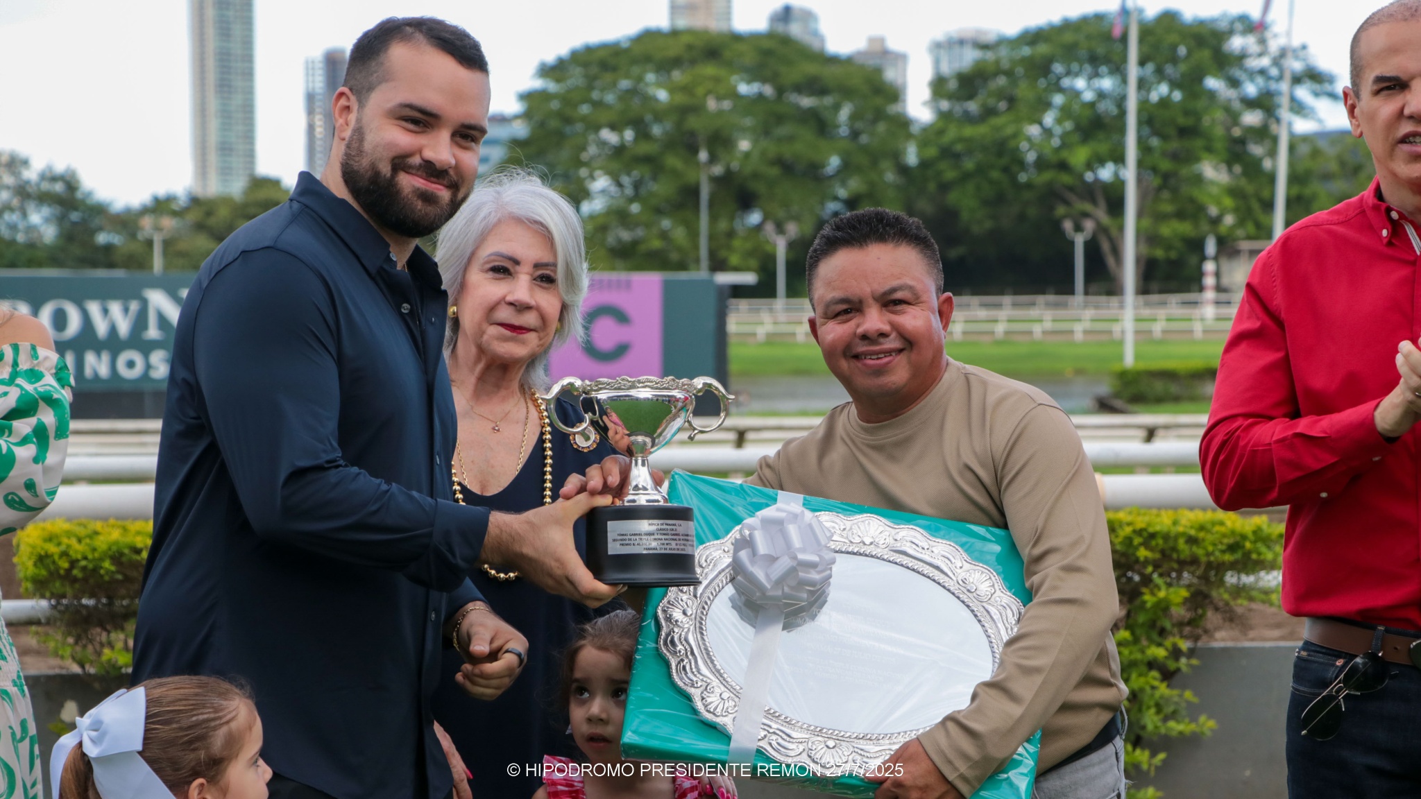 Sol Paso La Reina se lleva el segundo evento de la triple corona para ...